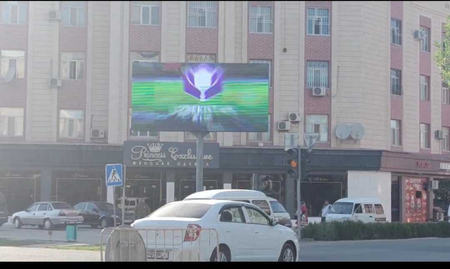 Samarqandda avtobuslarning ichida va tashqarisida reklama xizmatlari