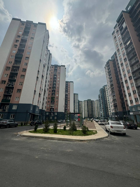 Olmos qurilishdan birgina pasportga 5 qavatidagi  2xonali 57m² uy ipat
