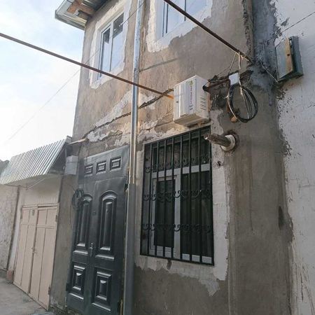 Chorsu bozori yaqinida 2qavatli 1 xonali uy sotiladi