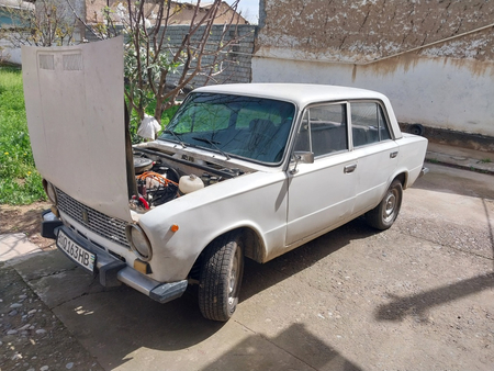 2101 Sotiladi  1976 Gaz bor