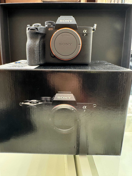 Sony A7 iv  почти новая