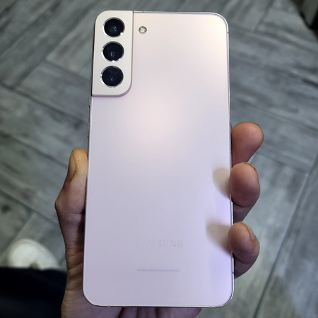 Samsung 22 plus ideal holatda