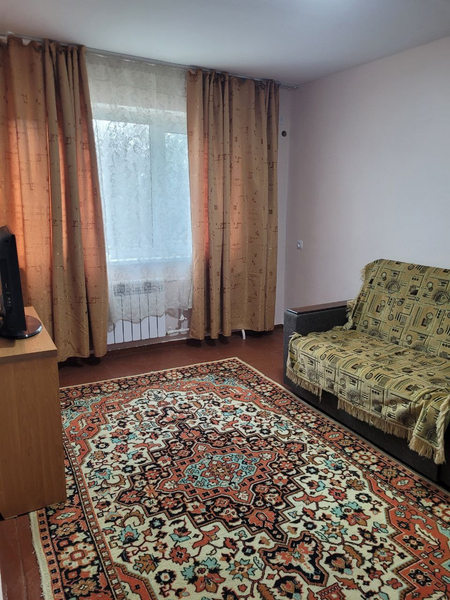 1 комнатная.  Академ городок.  3 этаж. 350 у.е.