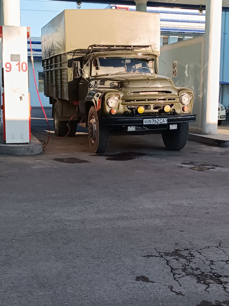 Zil sotiladi gruzavoy