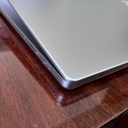 Macbook pro M1 pro 16inch 16/512