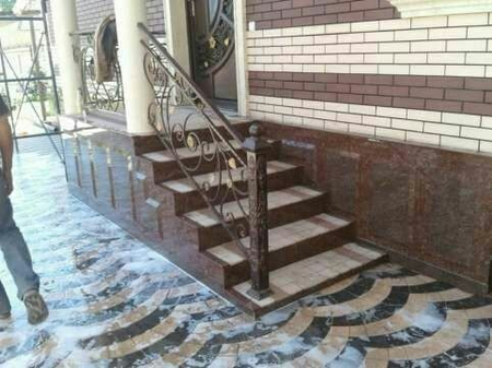 Кладка кафеля и крамогранита