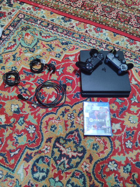Playstation 4 slim