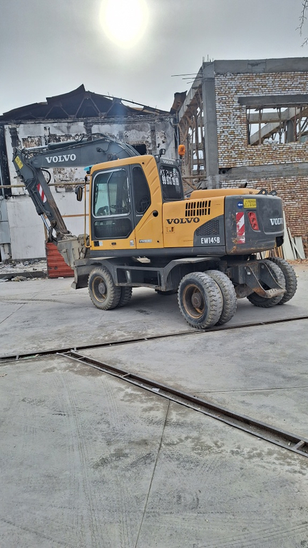 Volvo 145 sotiladi 2009 yil