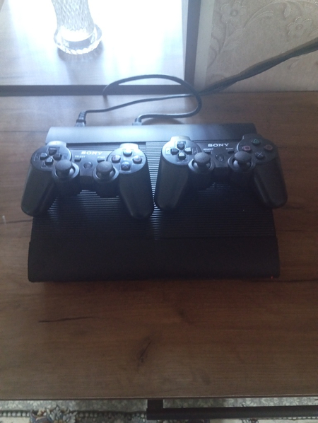 Продам PS 3 в отличном состоянии 500 gb