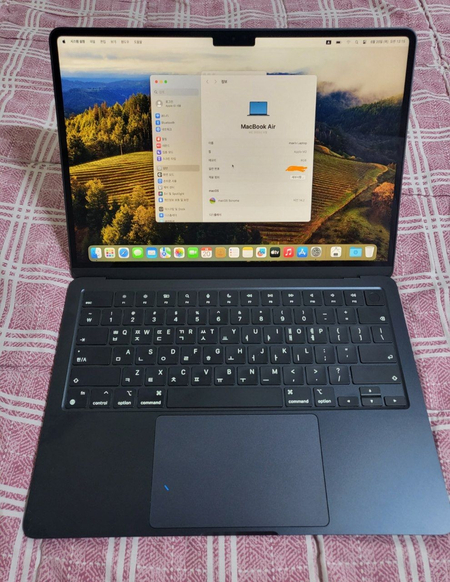 Macbook Air M2 midnight blue 13 dyum yangi sotiladi.