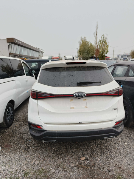 JAC JS8 sotuvda mavjud