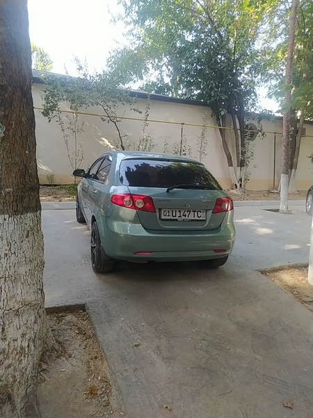 Lasetti 2005 kareya 330000 yurgan 2 ta detalda kraska bor 6900 varyat