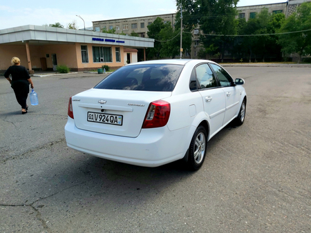 Chevrolet Lacetti 2011 йил сотилади