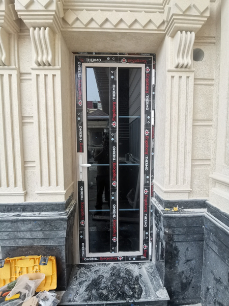 Akfa plasmas va alyuminiy eshik va romlar. Sifatli romlar.