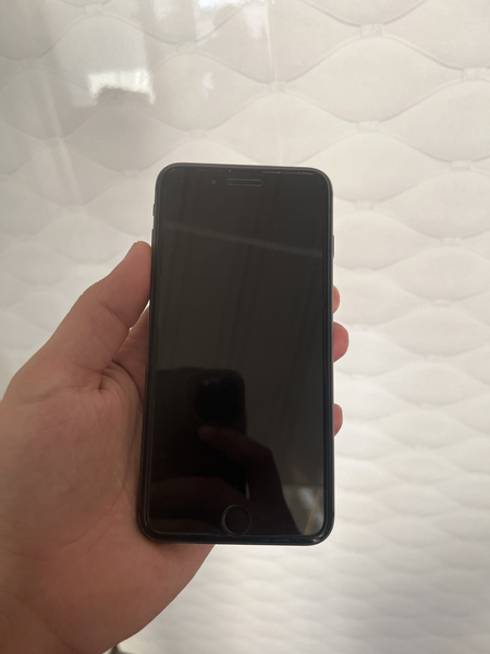 Iphone 8+ 120 y.e