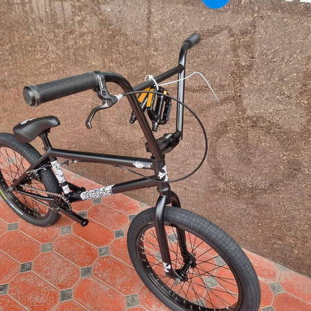 Велосипд BMX kenstoune черныц матовый.