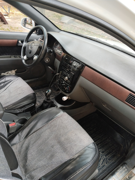 Lacetti 1.8 SOTILADI