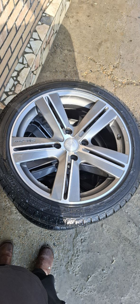 17 diska sotiladi 200$
