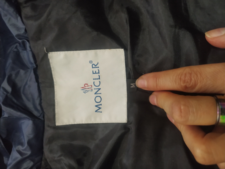 Продам детскую комбинезон MONCLER