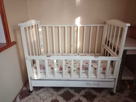 Продаю кроватку для малыша 110x90