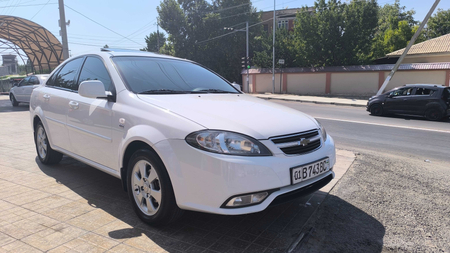 Chevrolet gentra 2019 белый