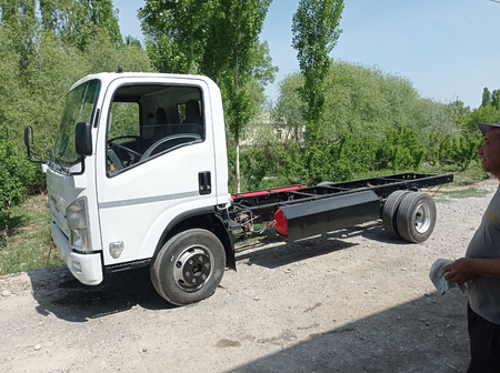 Isuzu 2014 yil sng