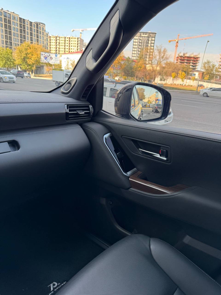 В продаже ! Автомобиль Toyota Land Cruiser 300