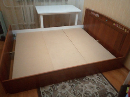 Продается кровать с матрасом