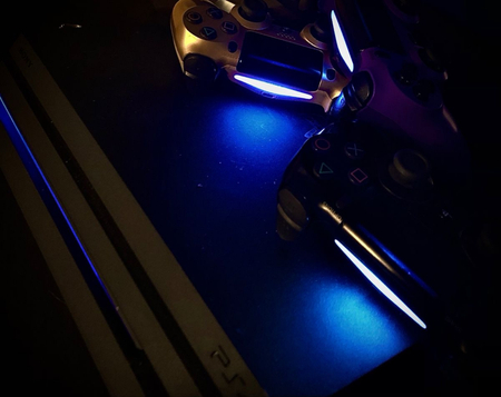 Продаю PlayStation 4 Pro