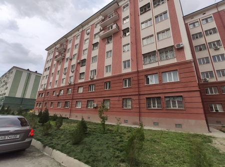 Kvartira 3 xonalik 1 Etaj kirpichniy 7 qavatli Dom Qorasuvda