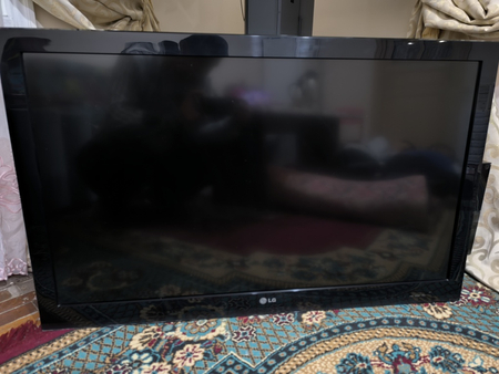 Срочно продаётся телевизор LG 42 LSD почти рабочий!