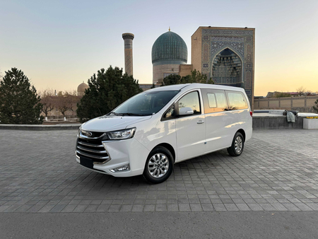 JAC M4 miniven 9 kishilik B kategorida Comfort