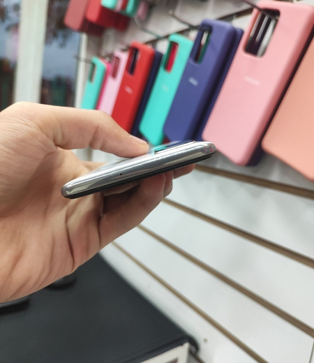 Samsung a71 6/128гб состояния хорошая срочно продаётся