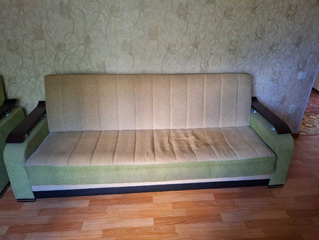 Продается диван с двумя креслами