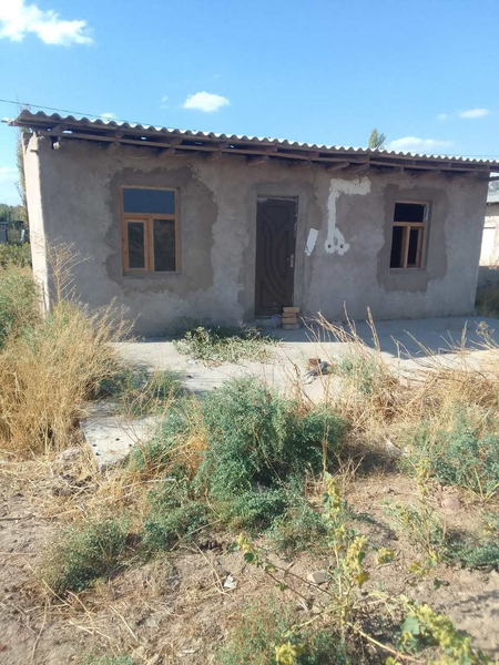 Yer uchaska sotiladi 7 xona finamit bor 2 xona vremekasi bor tayyor xo