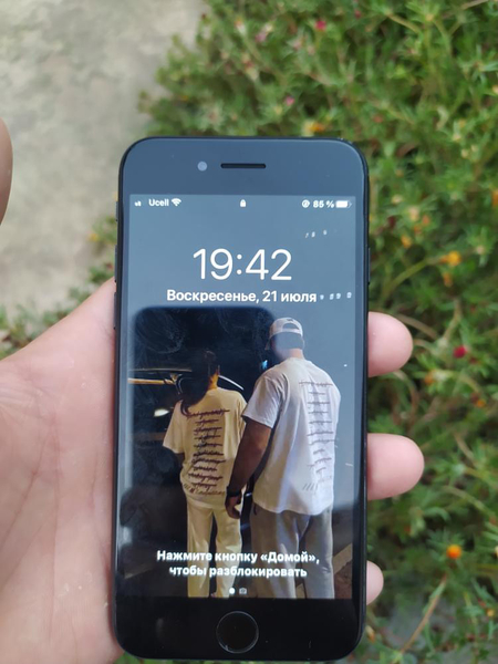 Iphone 7  sotilad narx 8000min otib bergan joyi bor