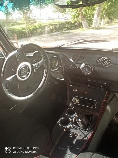 Vaz 21011 sotiladi