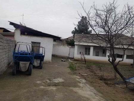 Qoyliqda joylashgan 6 sotihli uy sotiladi