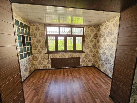 Берунийда шошилинч 4 хонали 3-каватда Банковский уй сотилади. 120м2