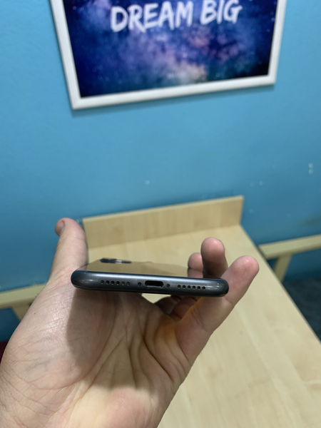 Iphone 11 64 GB qora