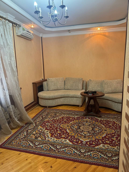Продаётся Ц-2 Аллея Гоголя 1в2 2 этаж.