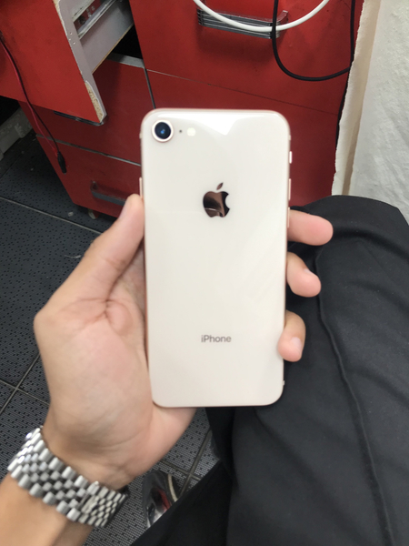 Iphone 8.       64gb