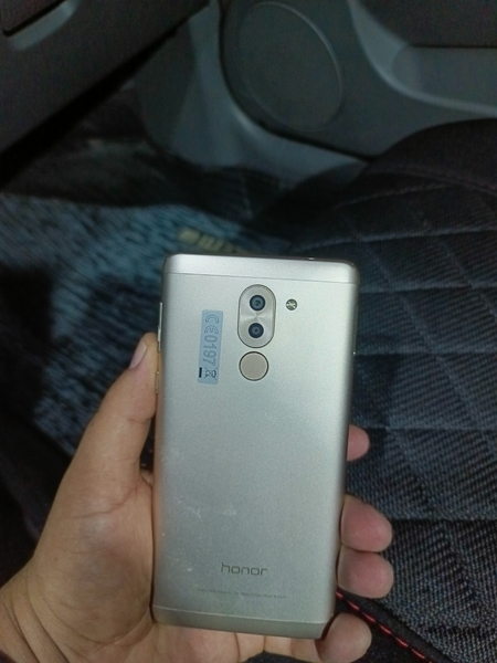 Срочно продам телефон HONORR 6X 4/64