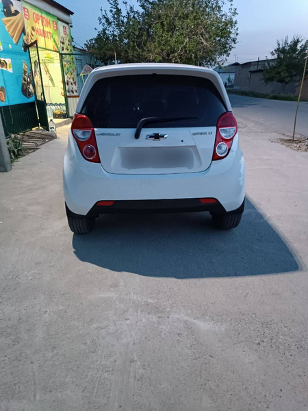 Srochni Spark sotiladi metan benzinda yuradi harajati yuq
