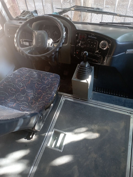 Автобус Isuzu NP 30
