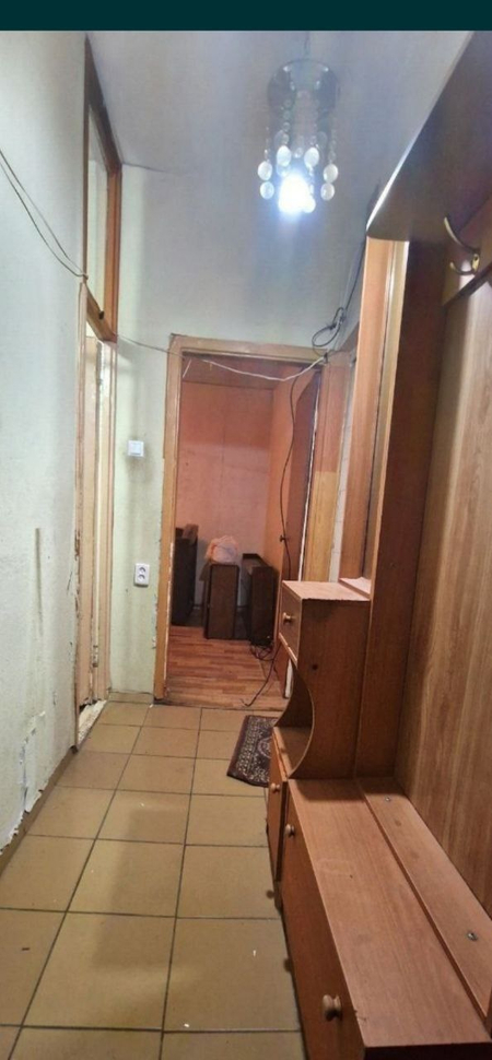 СРОЧНО сотилади 2 ХОНАЛИ уй метро Б.И.Й ёнида БОЗОР нархида.(97887)