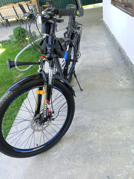 .Velosiped yang sotiladi.