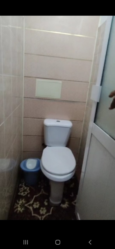 Madaniyatda (Vatniy) 3-etaj 3 xonalik 4 xona qilingan o'rta podyezd