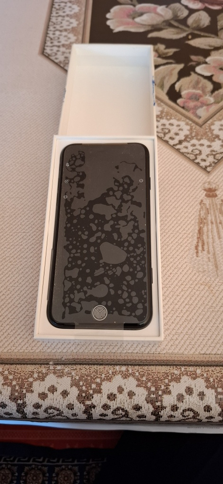 Iphone SE sotiladi
