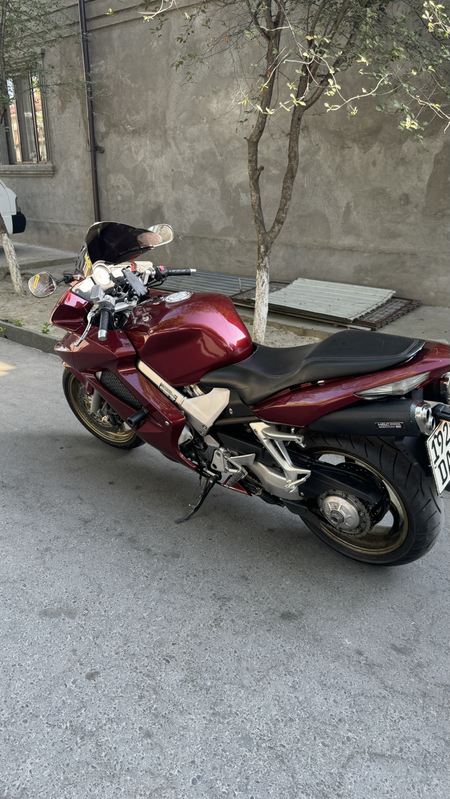 Honda VFR 800 Interceptor holato zo'r